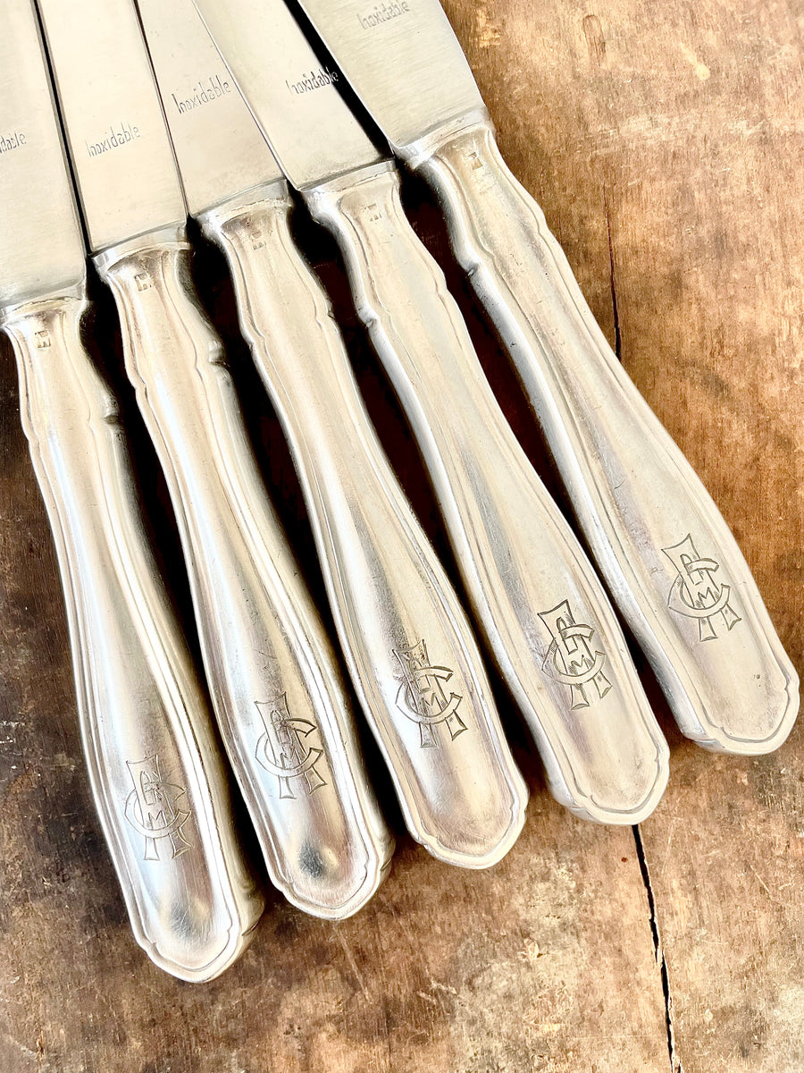 set of 5 monogrammed knives – The Thrifted Table